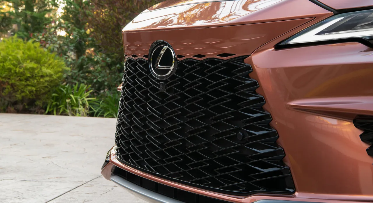 โผล่โชว์ตัวในมอเตอร์เอ็กซ์โป อย่างหรู Lexus new RX 450h+ CHARGE