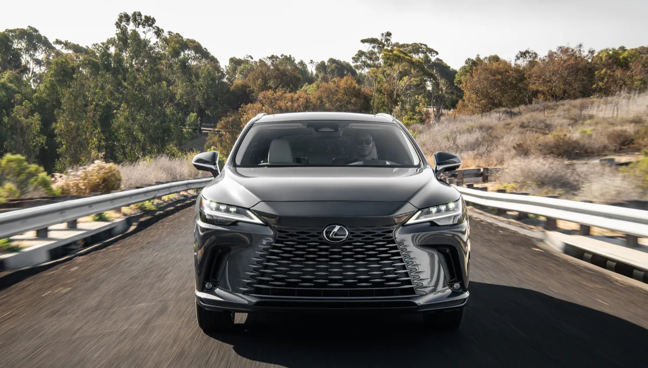 โผล่โชว์ตัวในมอเตอร์เอ็กซ์โป อย่างหรู Lexus new RX 450h+ CHARGE