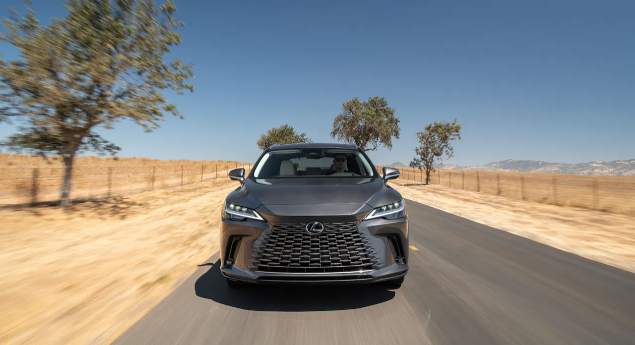 โผล่โชว์ตัวในมอเตอร์เอ็กซ์โป อย่างหรู Lexus new RX 450h+ CHARGE