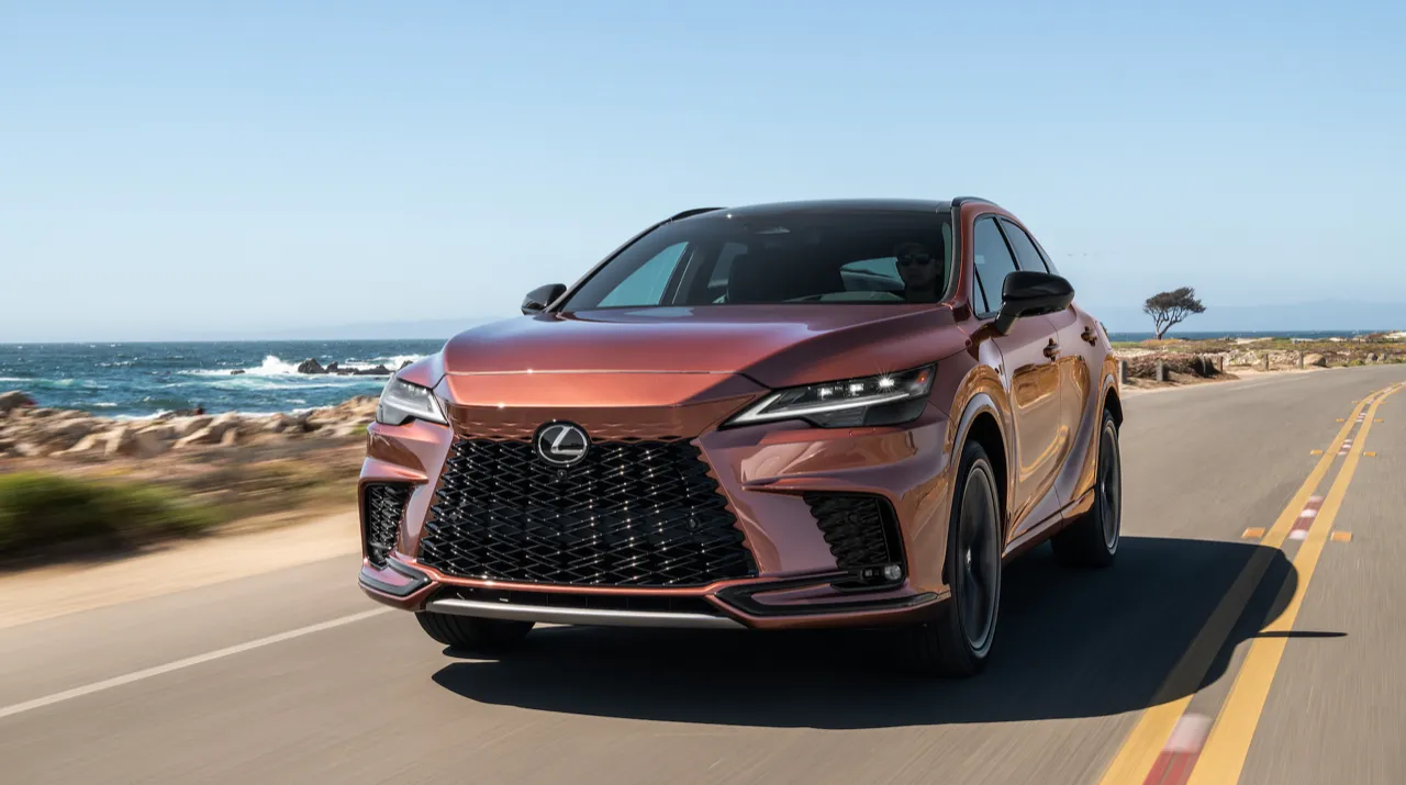 โผล่โชว์ตัวในมอเตอร์เอ็กซ์โป อย่างหรู Lexus new RX 450h+ CHARGE