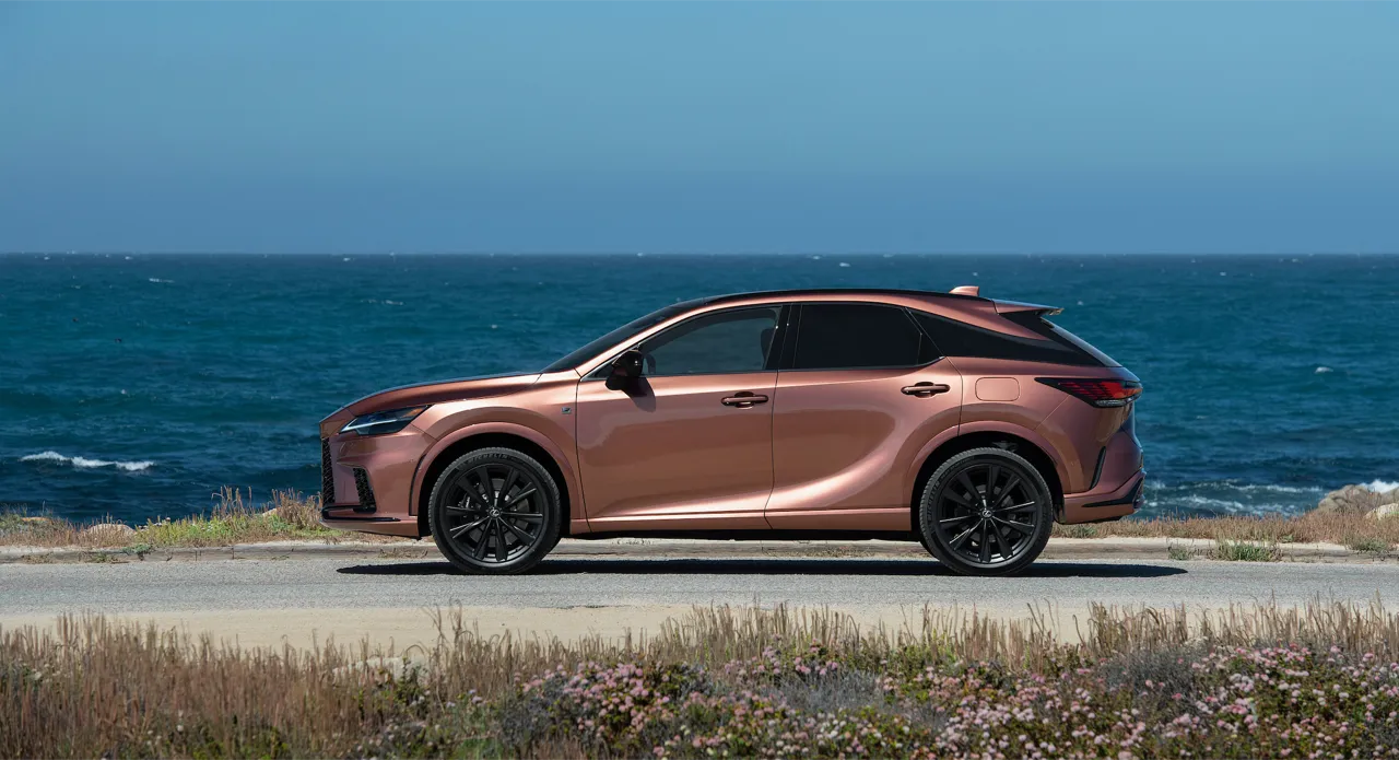 โผล่โชว์ตัวในมอเตอร์เอ็กซ์โป อย่างหรู Lexus new RX 450h+ CHARGE