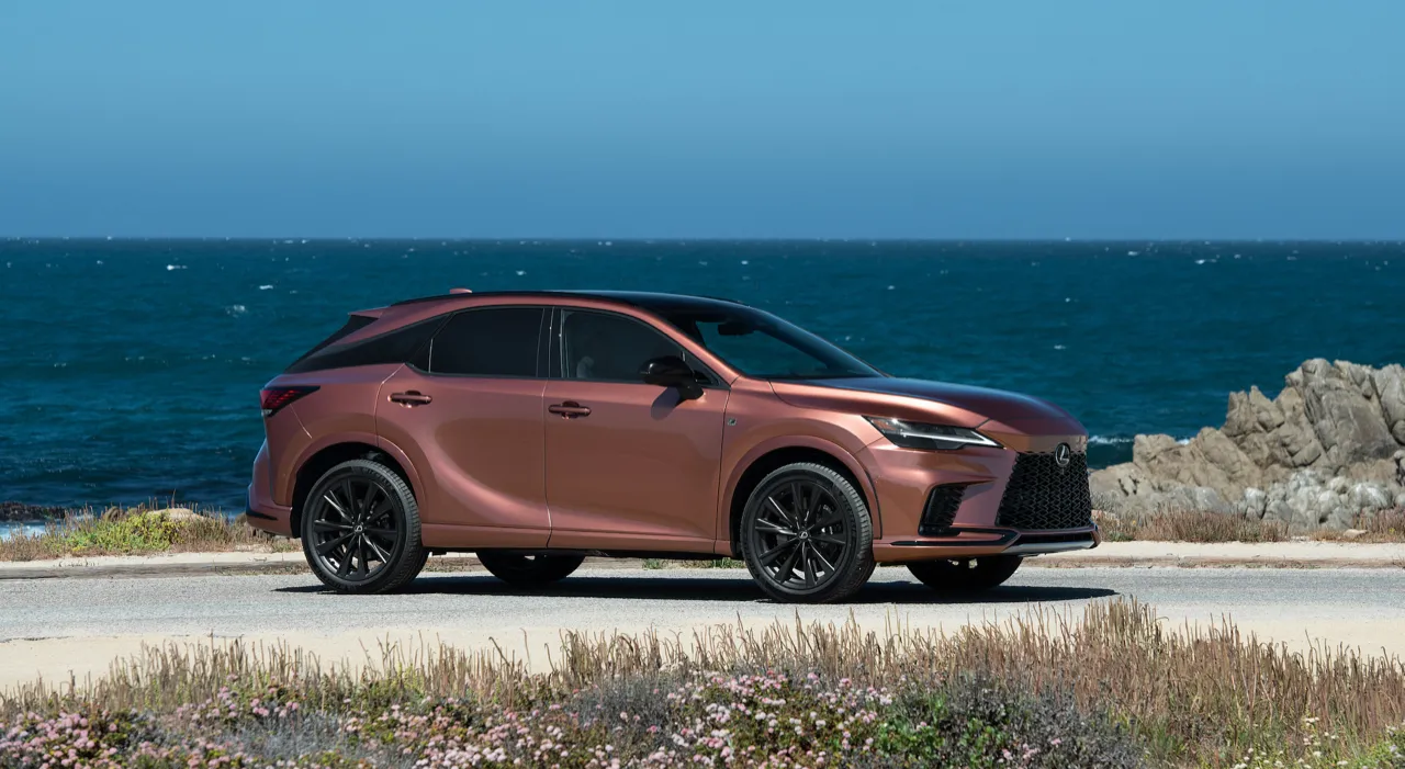 โผล่โชว์ตัวในมอเตอร์เอ็กซ์โป อย่างหรู Lexus new RX 450h+ CHARGE