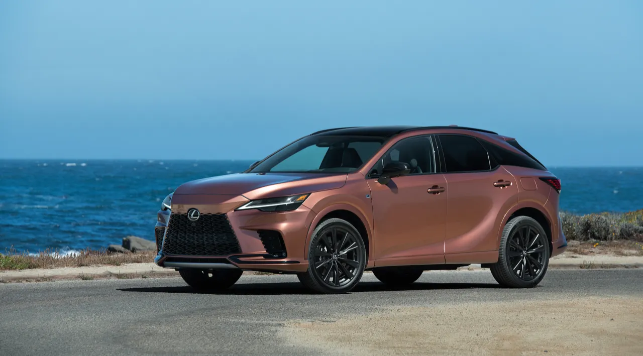 โผล่โชว์ตัวในมอเตอร์เอ็กซ์โป อย่างหรู Lexus new RX 450h+ CHARGE