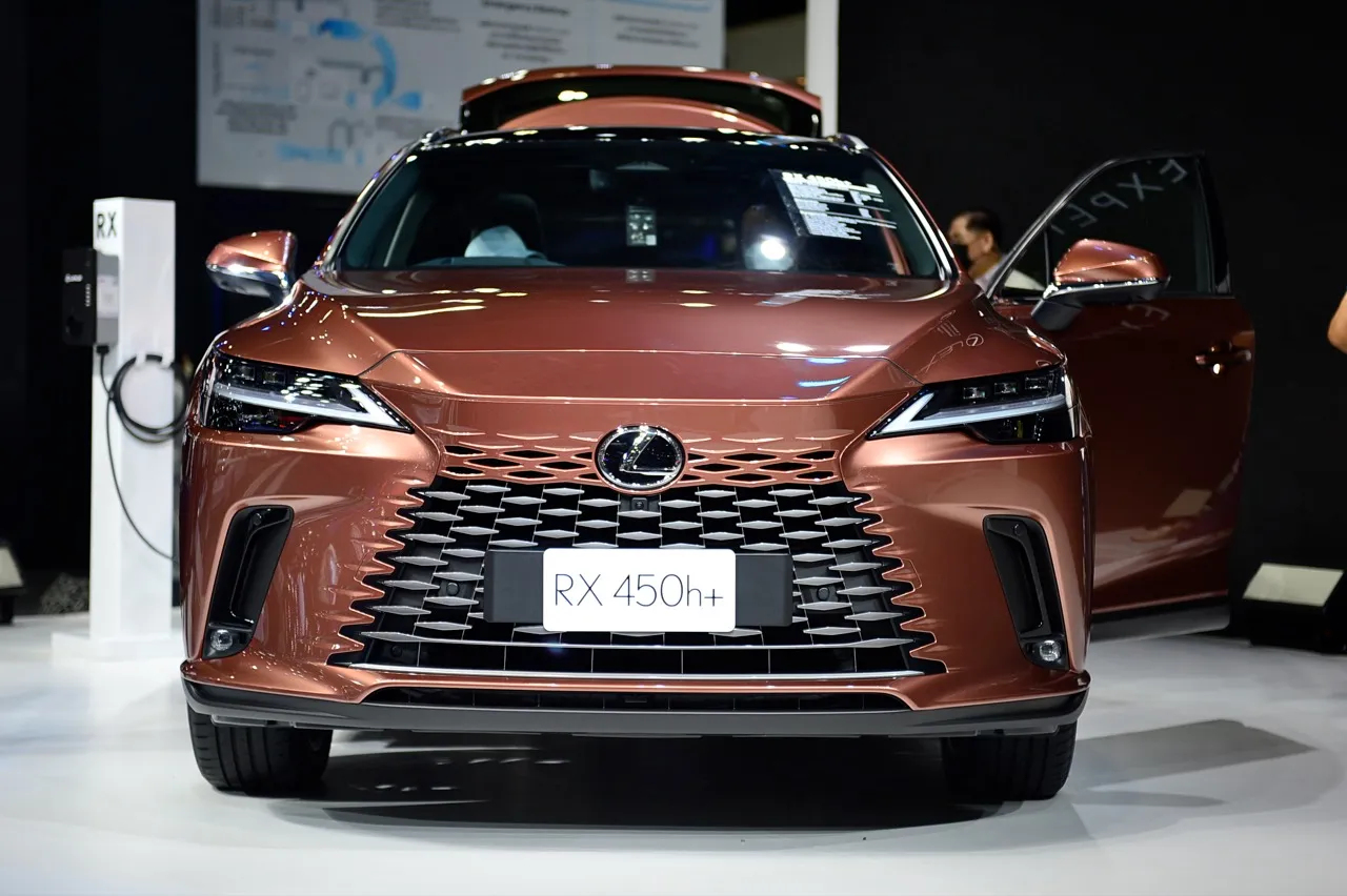 โผล่โชว์ตัวในมอเตอร์เอ็กซ์โป อย่างหรู Lexus new RX 450h+ CHARGE