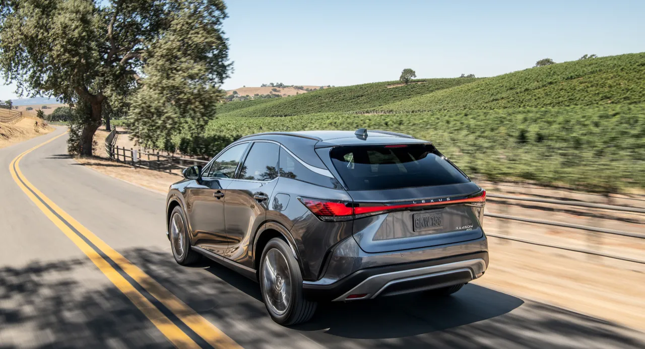 โผล่โชว์ตัวในมอเตอร์เอ็กซ์โป อย่างหรู Lexus new RX 450h+ CHARGE