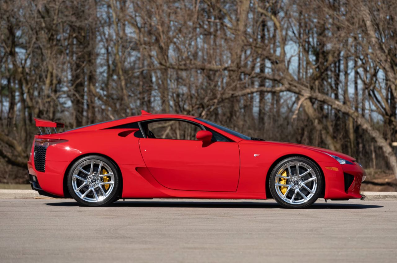 ย้อนรอยสุดยอดรถสปอร์ตญี่ปุ่น LEXUS LFA