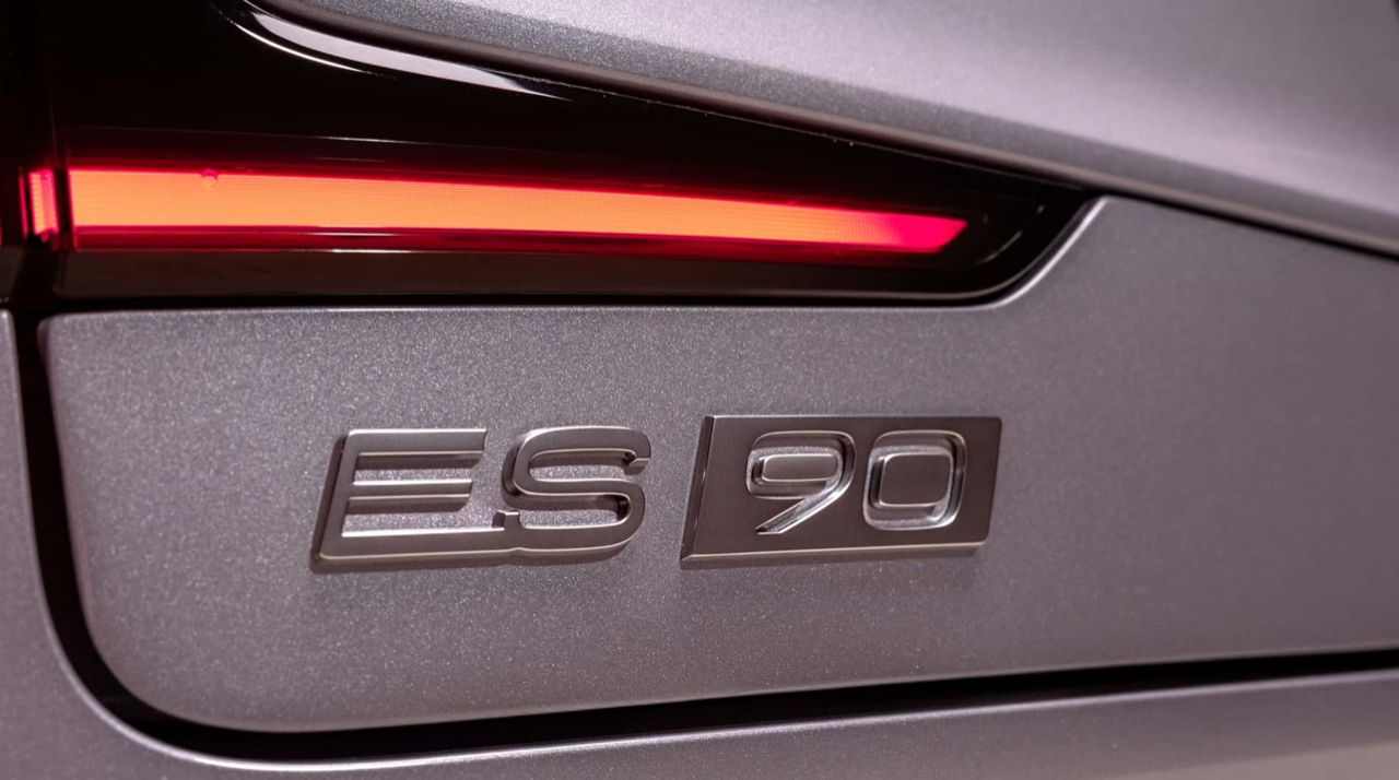 ยานแม่มาแล้ว VOLVO ES90 แบตฯใหญ่ วิ่งไกล 700 กิโลเมตร