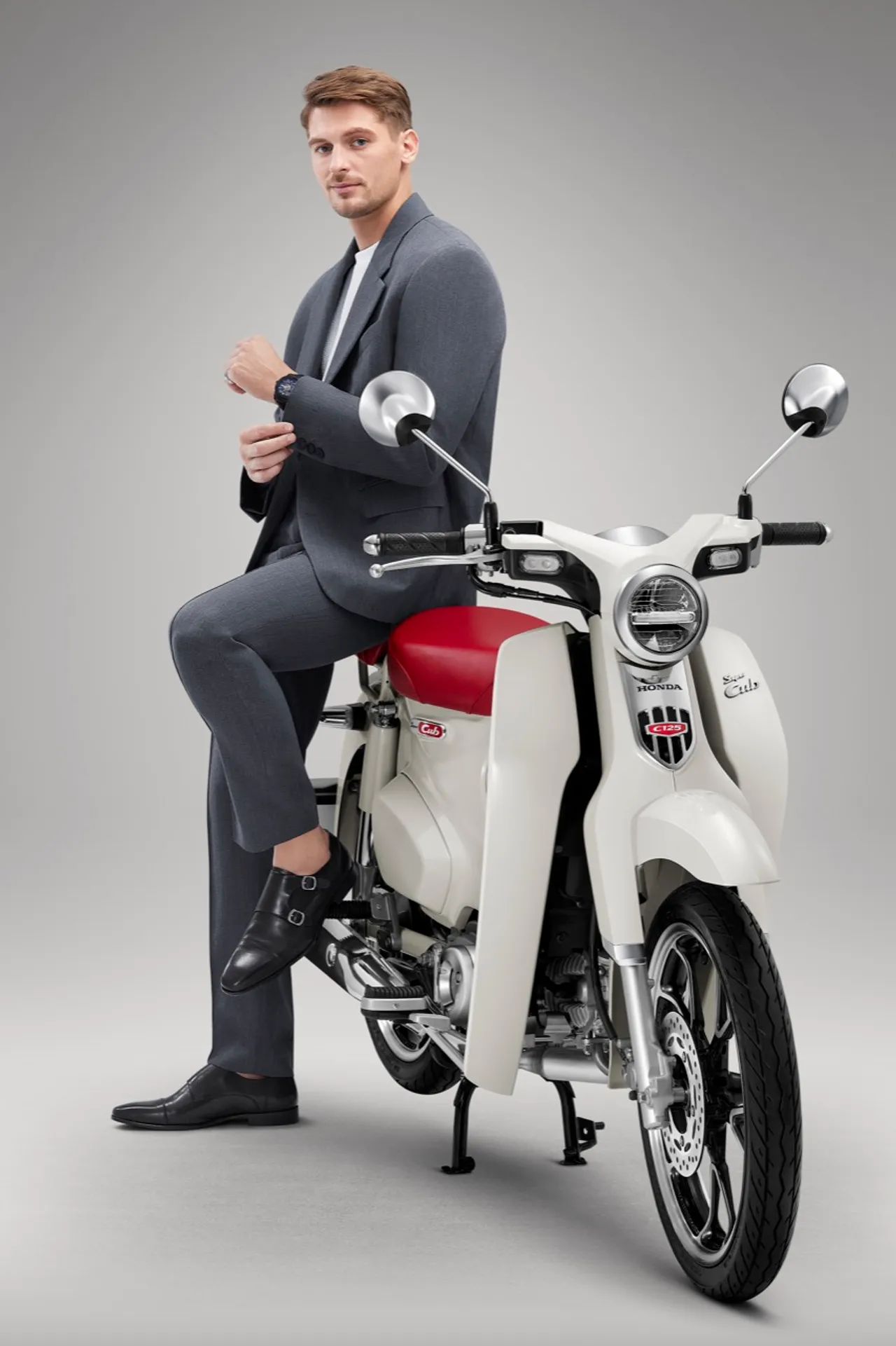 ราคาน่ารัก ส่องจักรยานยนต์สุดคลาสสิค New Honda C125 Custom Edition