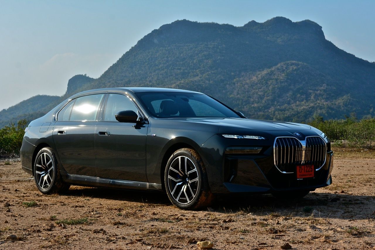 ประกอบไทย ขับไกล 600 กิโลเมตร ทดสอบ BMW 750e X DRIVE M SPORT