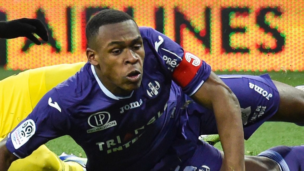 ปืน-ไก่ใจตรงกัน! ส่งแมวมองเช็กฟอร์มแนวรับตูลูสอย่างใกล้ชิด