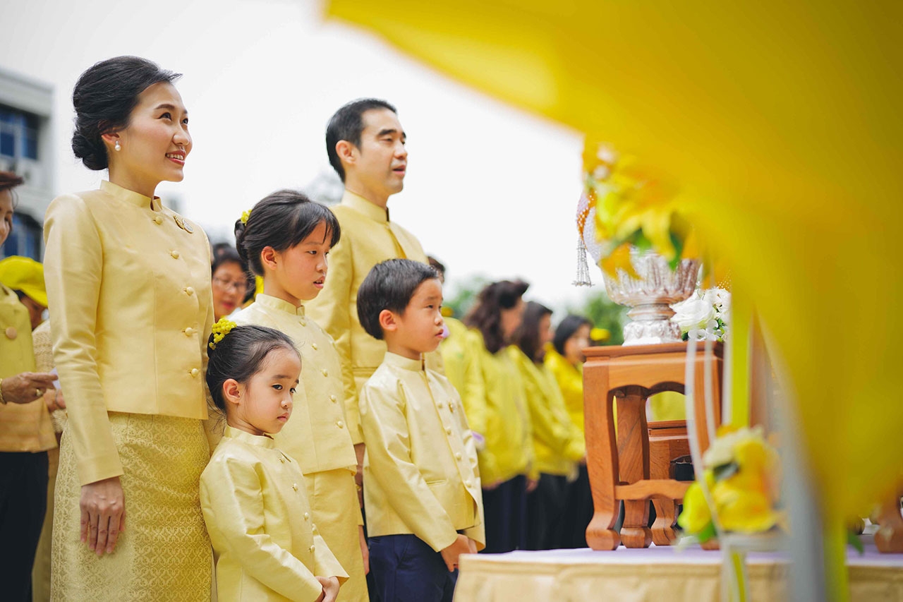 กลุ่มบีเจซี บิ๊กซี ร่วมแปรอักษรเลข ‎๑๐ ถวายพระพรชัยมงคล เนื่องในวัน ...