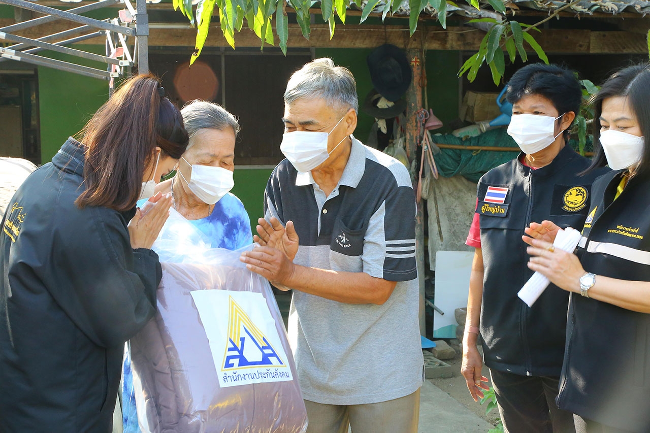 ‘รมว.เฮ้ง’ ห่วงใย ส่ง ‘ที่ปรึกษา’ ลงพื้นที่ จ.เพชรบุรี ดูแลคุณภาพชีวิต ...