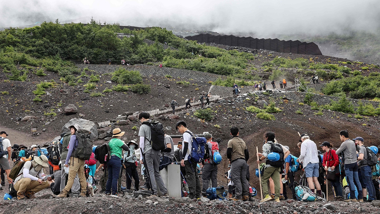 Mount Fuji Faces Overcrowding Crisis as Tourism Surges - News Directory 3