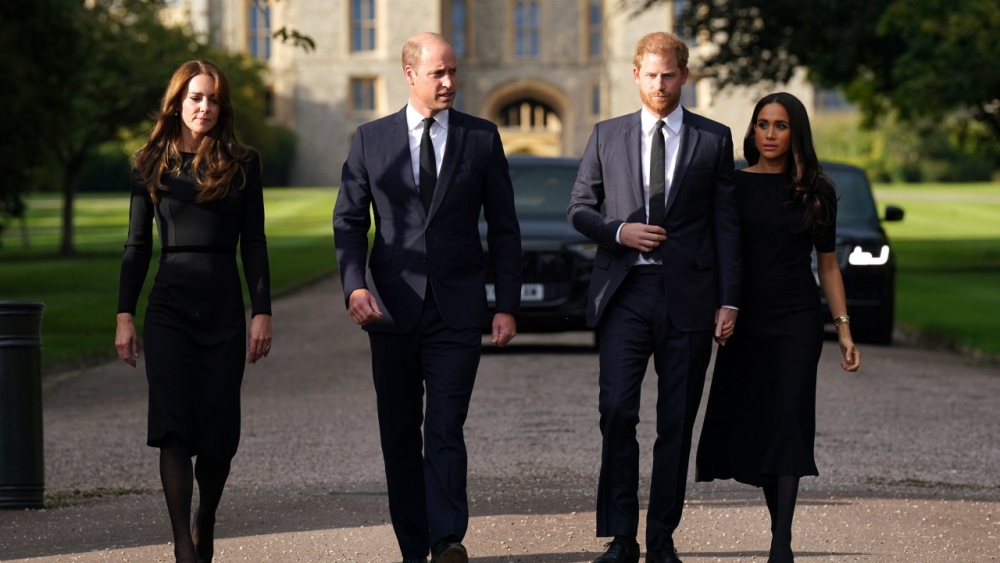 ตื้นตัน เจ้าชายวิลเลียม ‘คืนดีเพื่อควีน’ ชวนเจ้าชายแฮร์รี่ ออกงานด้วยกัน | SootinClaimon.Com