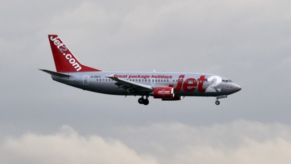 ระทึก อังกฤษส่งบินขับไล่ คุ้มกันเครื่องบินโดยสาร Jet2 ลงจอด โดนขู่วางระเบิด
