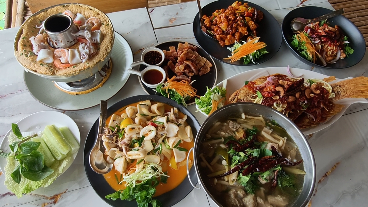 Mark Your Spot for Delicious Local Cuisine Along Mittraphap Road with a ...